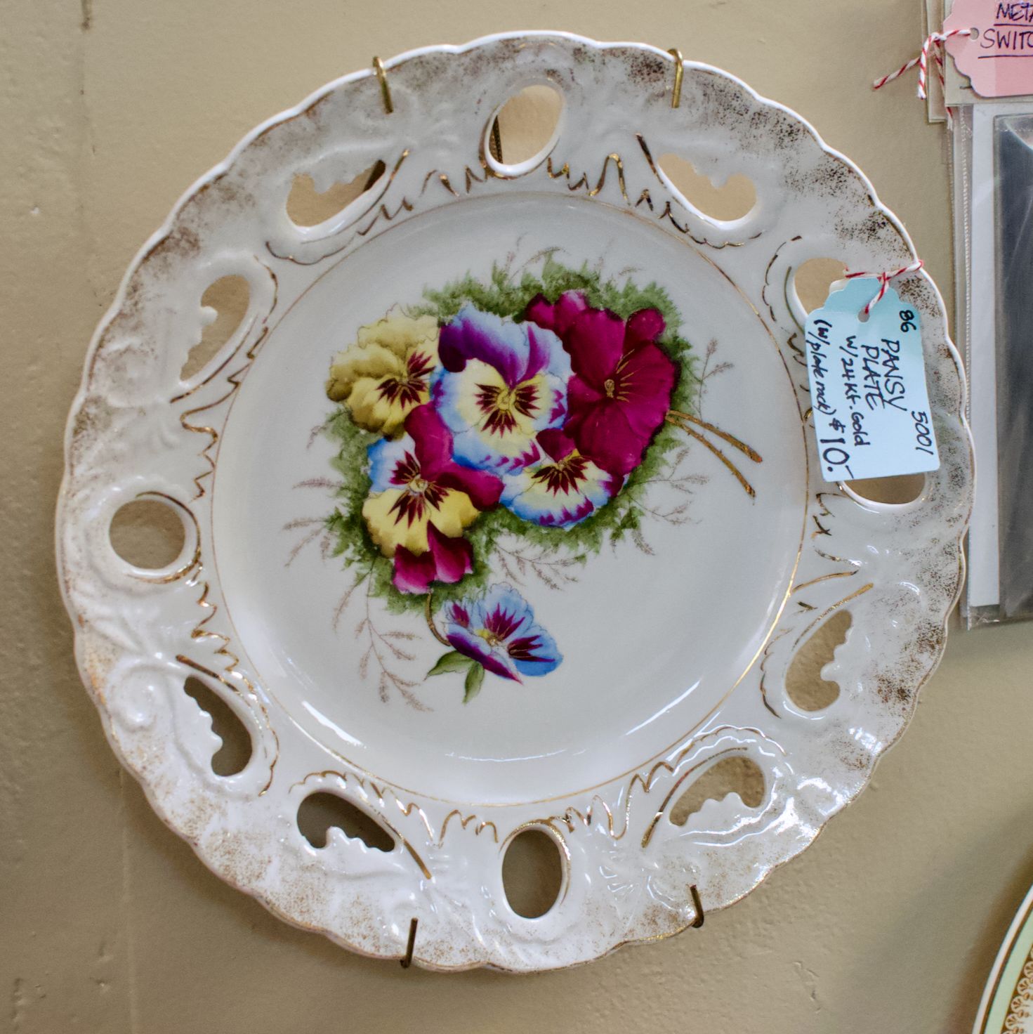 Pansy plate w/ 24 KT gold