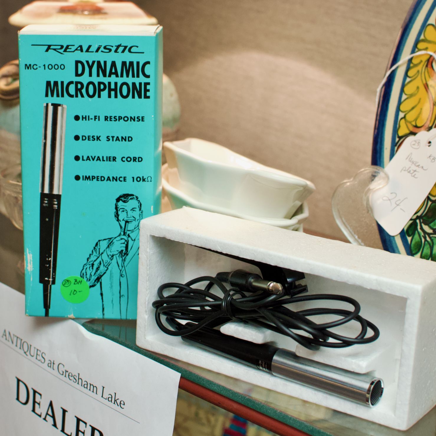 Realistic dynamic microphone