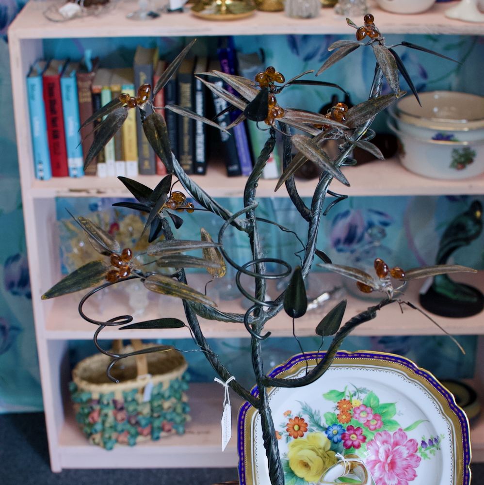 Twisted cast iron display tree