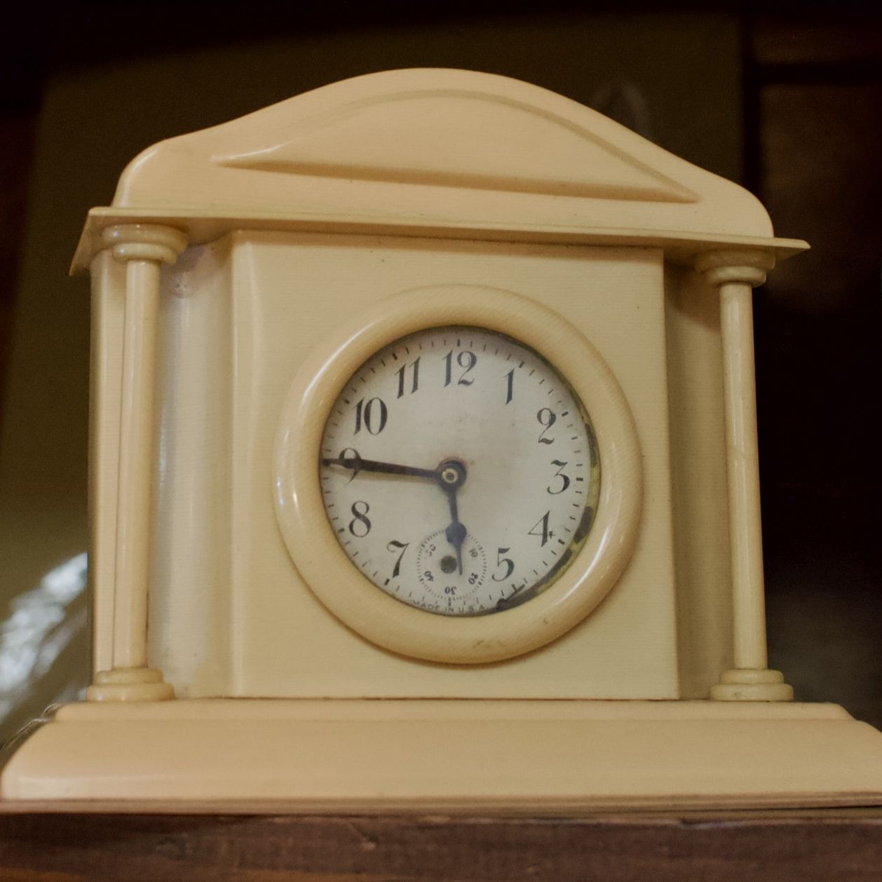 Vintage Bakelite clock