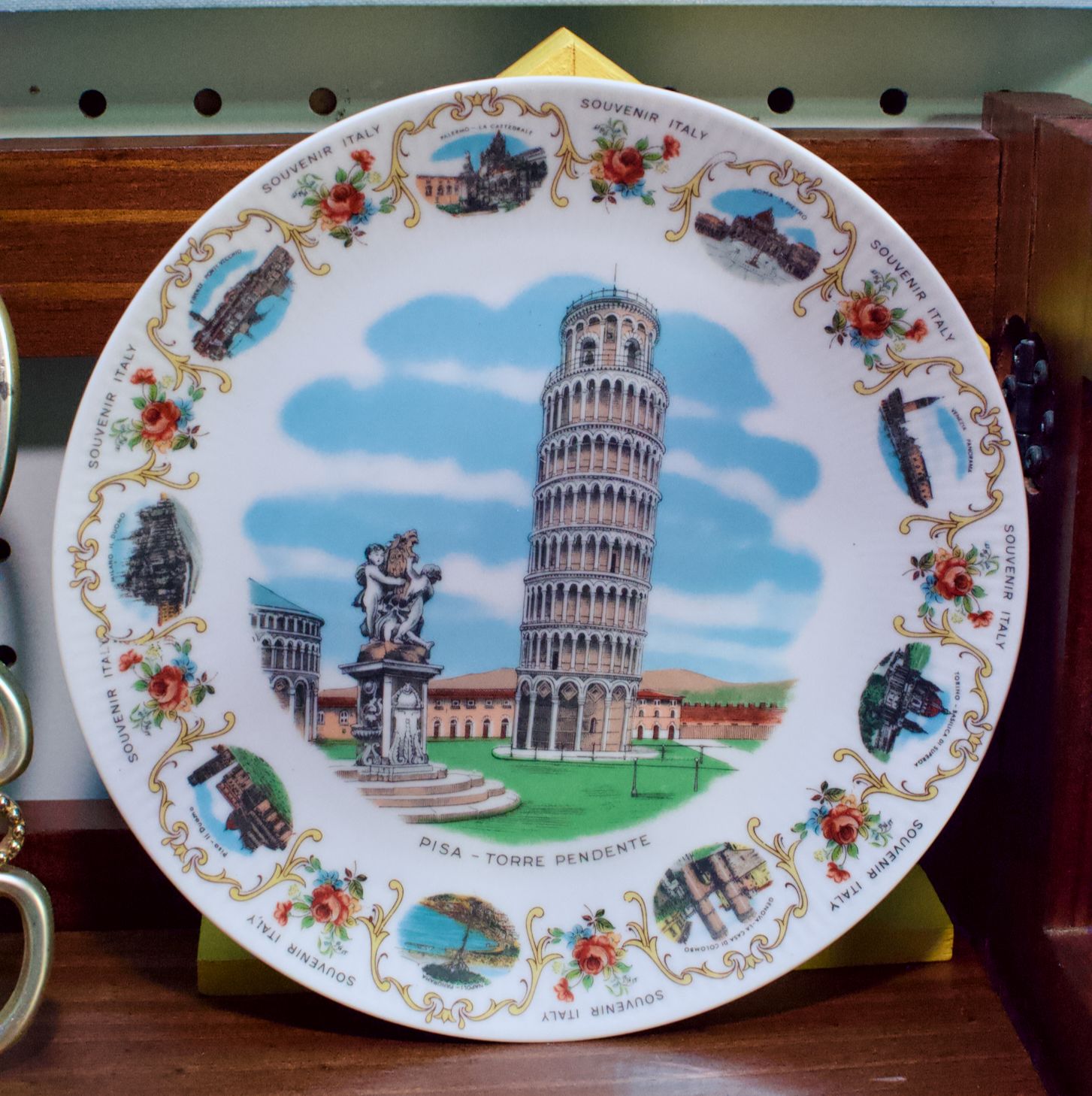 Vintage leaning tower of Pisa souvenir plate